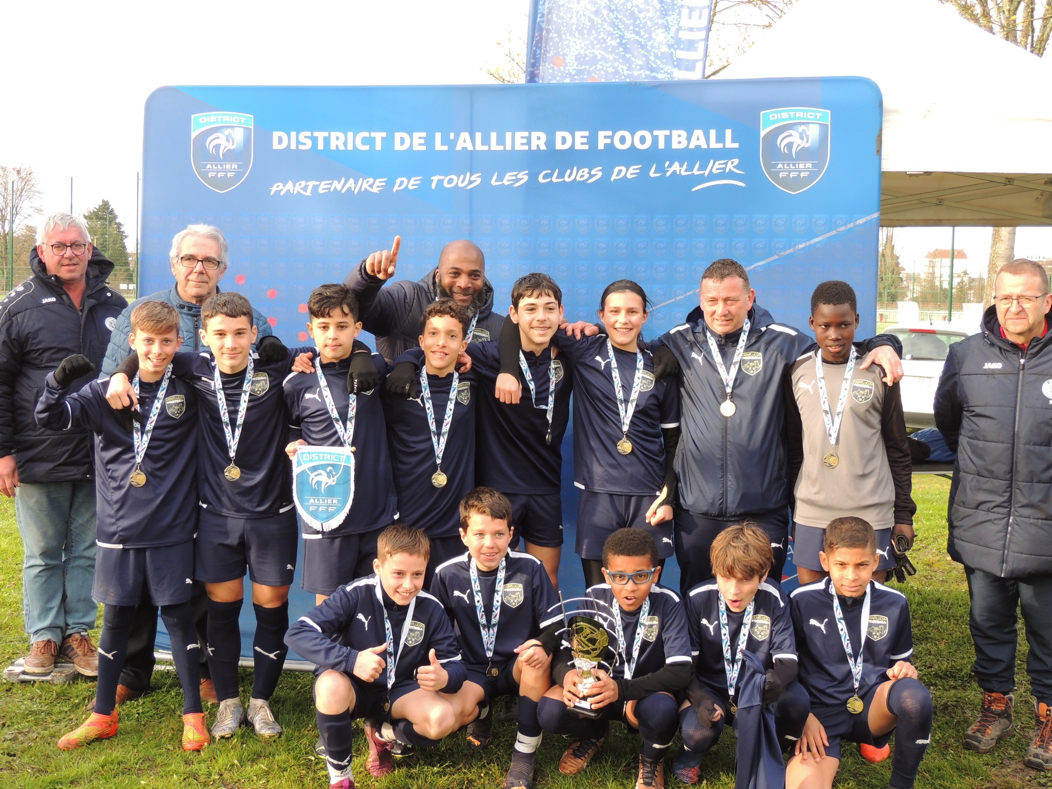 Les U13 Champions D partementaux De La Coupe Pitch Montlu on Football
